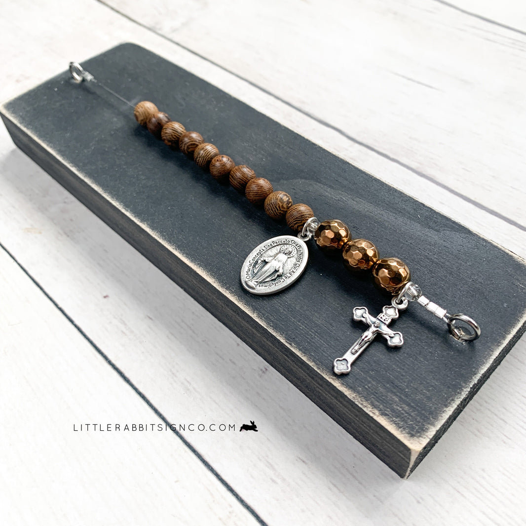 Desk Chaplets – Little Rabbit Sign Co.